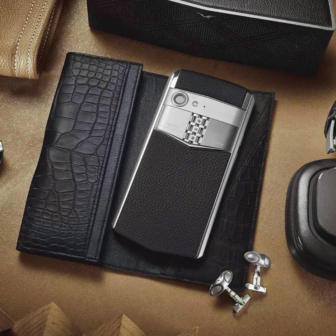 Trải nghiệm đẳng cấp thượng lưu cùng Vertu Aster P chính hãng tại Hoàng Luxury