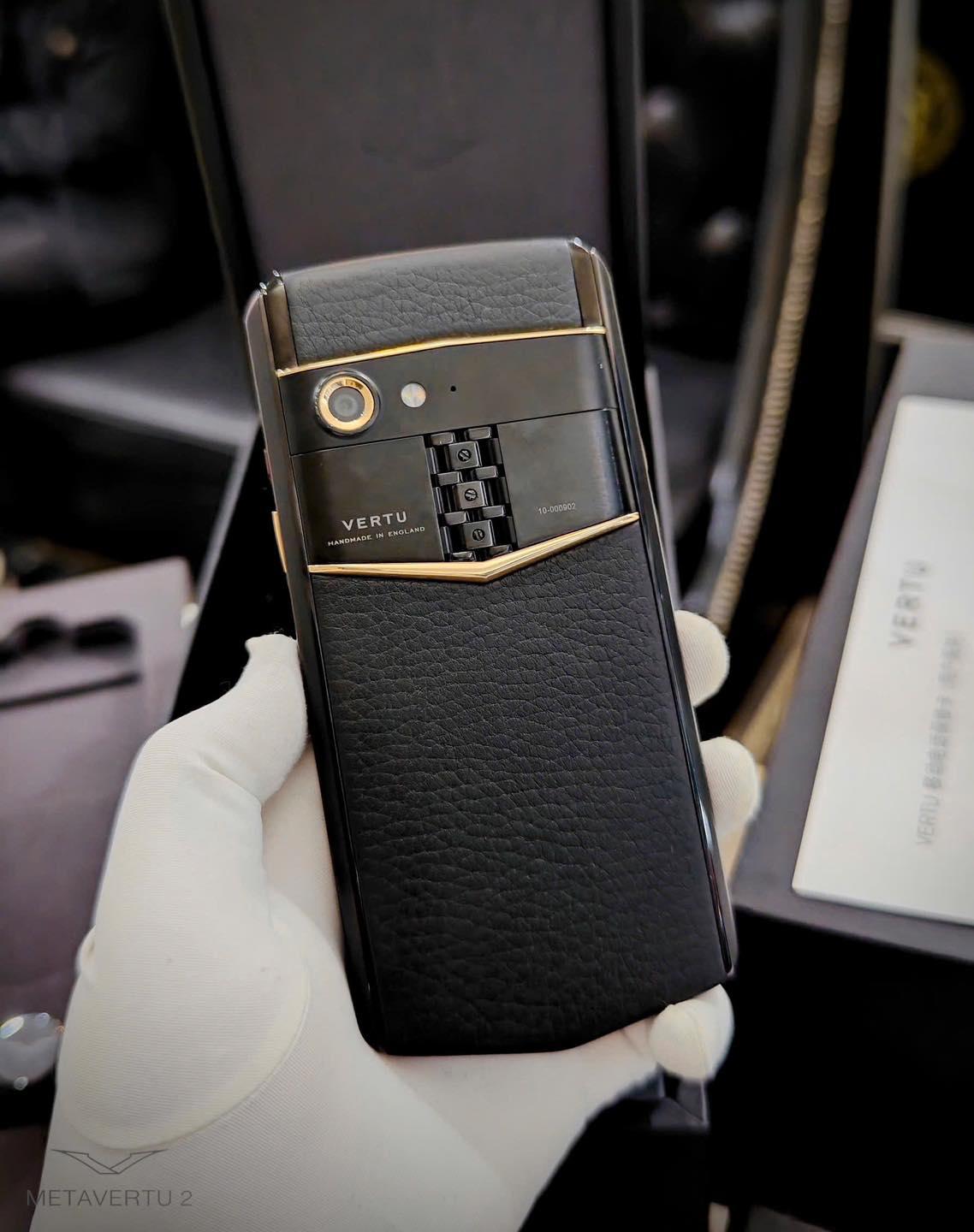 ĐIỆN THOẠI VERTU ASTER P MIX GOLD CÓ ĐÁNG ĐỂ MUA HIỆN NAY?